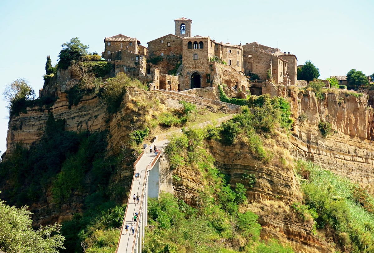 12 Most Dramatically Positioned Italian Hilltop Towns You Won't Believe ...
